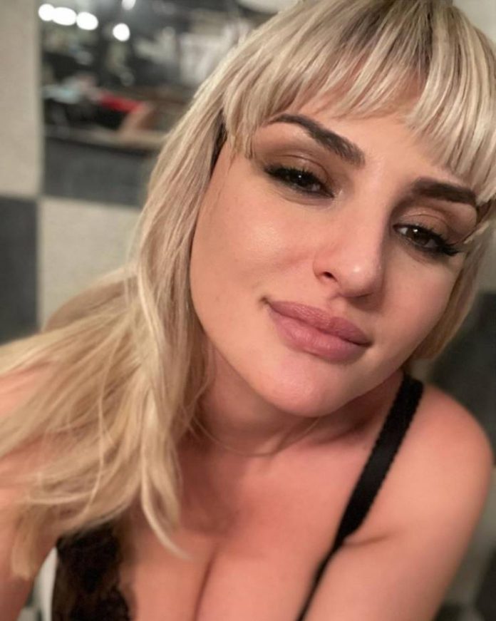 Arisa, vero nome, ex fidanzato, cambi look, canzoni: tutte le curiosità sulla cantante e prof di ...