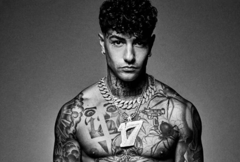 Tony Effe: età, vero nome, genitori, studi, fidanzata ex Uomini e Donne ...